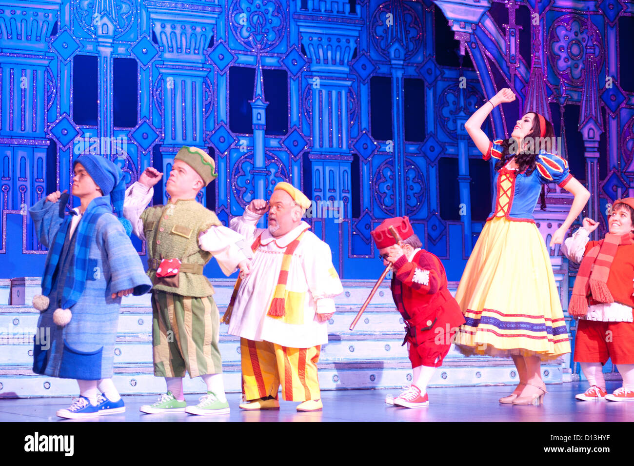 Snow white seven dwarfs pantomime hi-res stock photography and images - Alamy