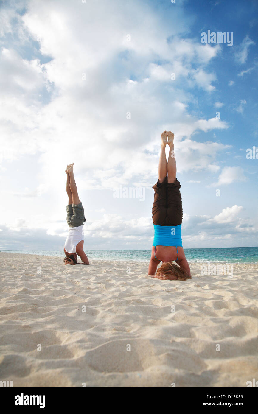 Hawaii, Oahu, Lanikai, Young Couple Doing Yoga, Stay In A Headstand ...