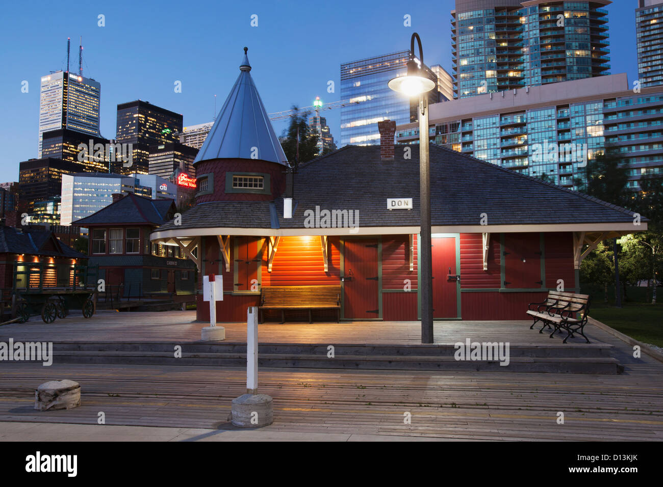 Cities evenings nights signs hi-res stock photography and images - Alamy