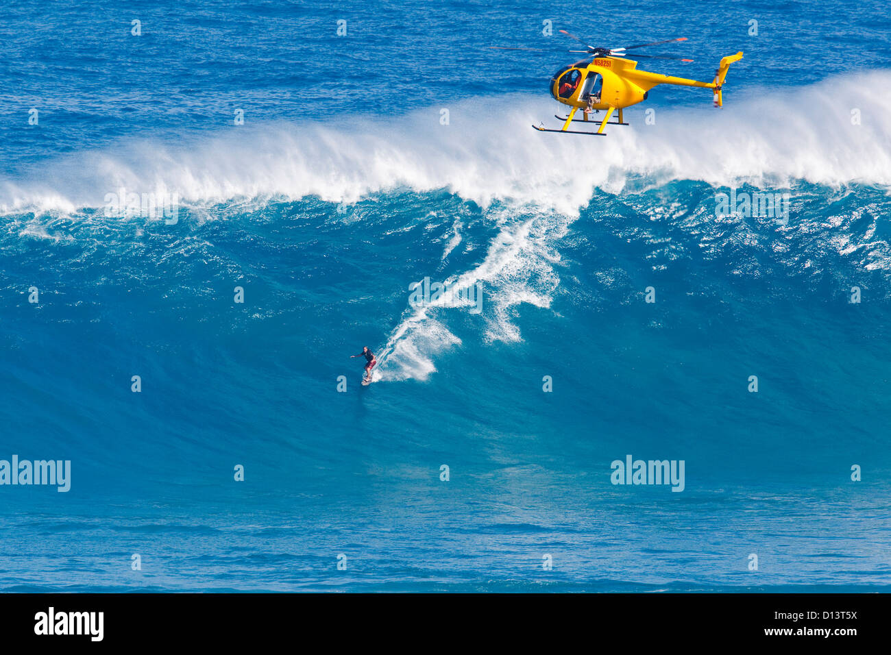Hawaii, Maui, Peahi (Jaws), Helicopter, Surfer Rides A Giant Wave Stock Photo - Alamy