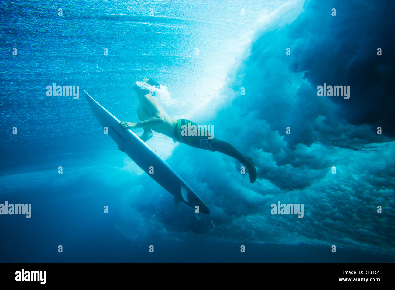 Surf duck dive hi-res stock photography and images - Alamy