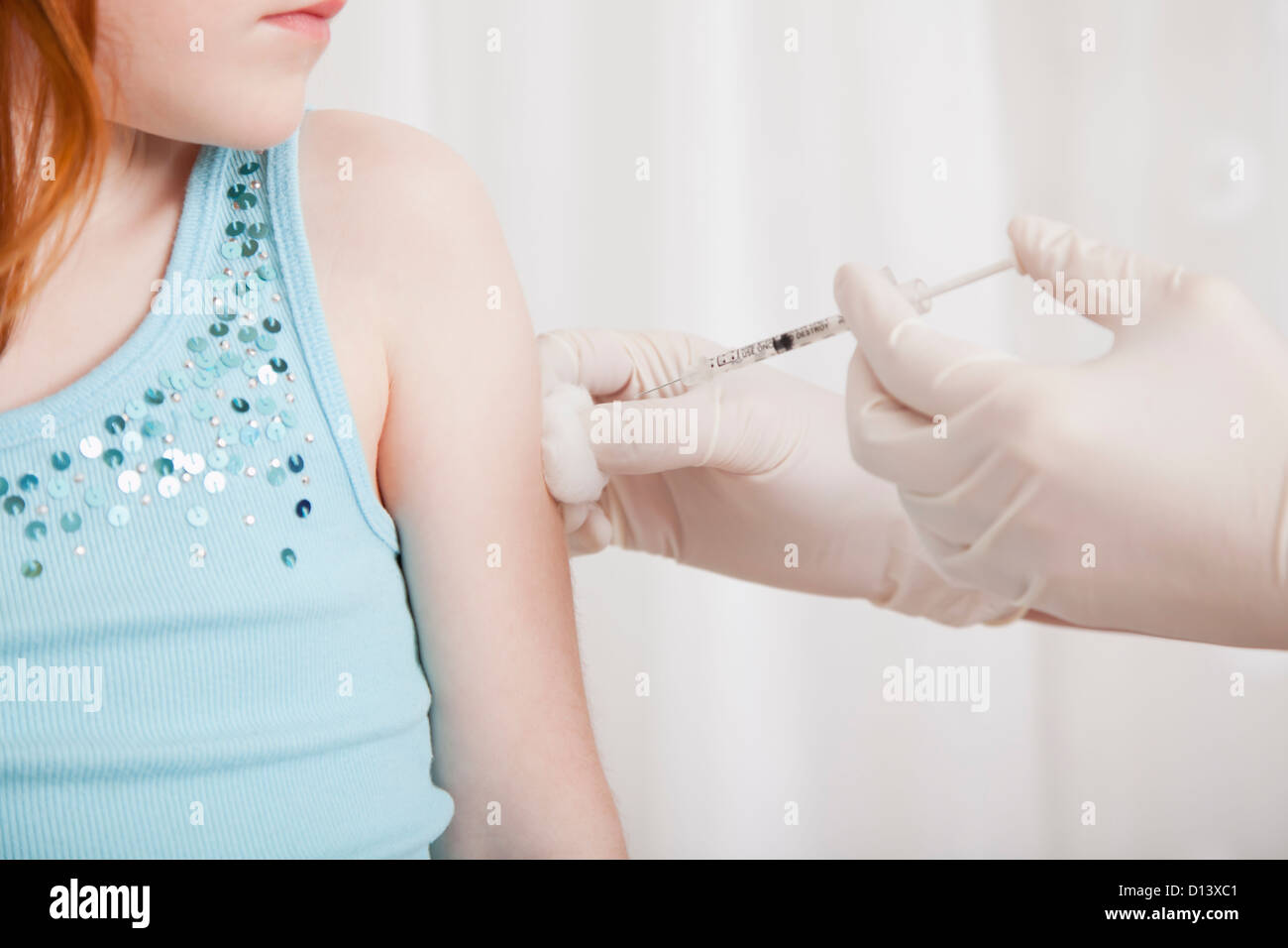 Child having injection doctor hi-res stock photography and images - Alamy