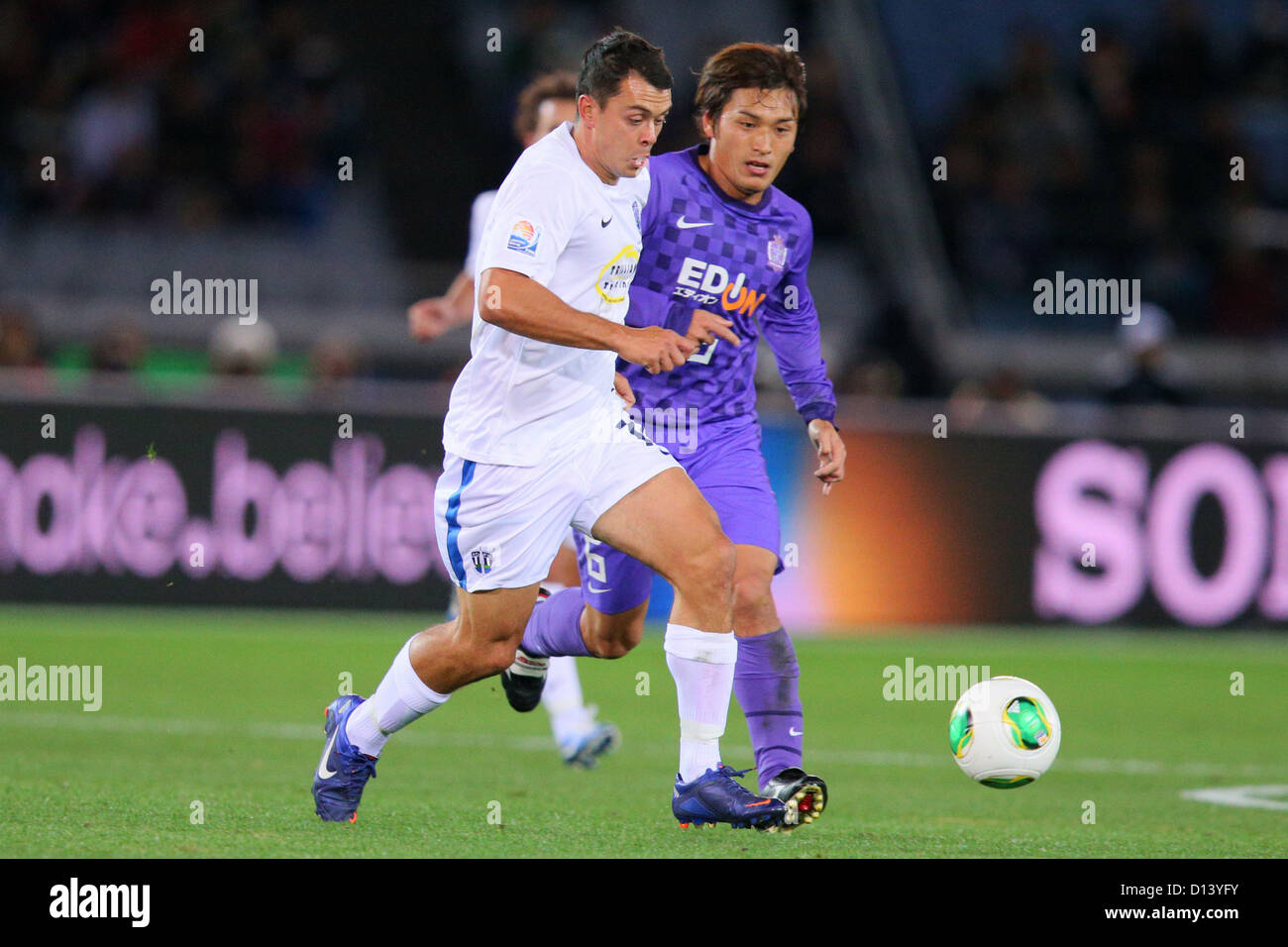 (L to R) Adam Dicknson (Auckland), Toshihiro Aoyama (Sanfrecce ...