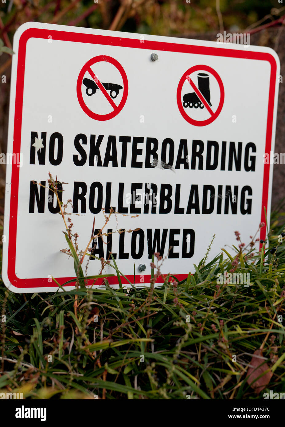 No rollerblading skateboarding sign hi-res stock photography and images ...