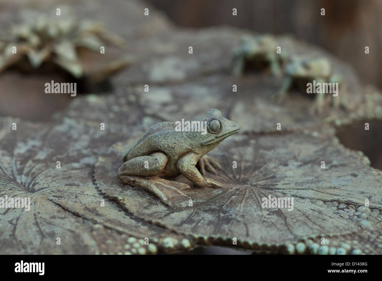 Sculpture of frog hi-res stock photography and images - Alamy