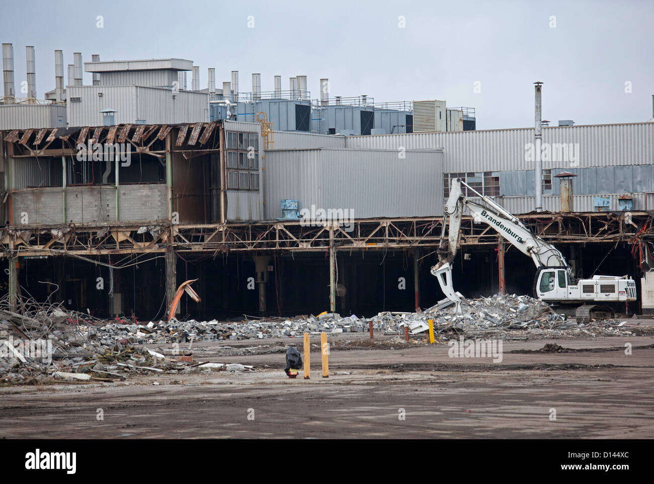 Demolition of factory america hi-res stock photography and images - Alamy