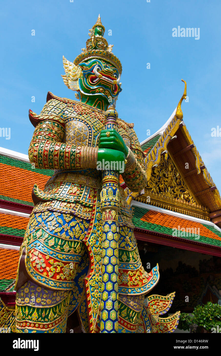 Yaksha temple guardians outside Wat Phra Kaeo,royal chapel in the Grand ...
