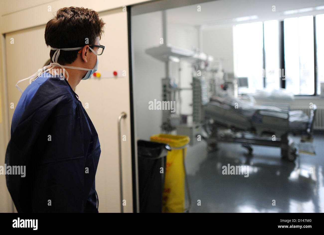 Icu nurse hi-res stock photography and images - Alamy