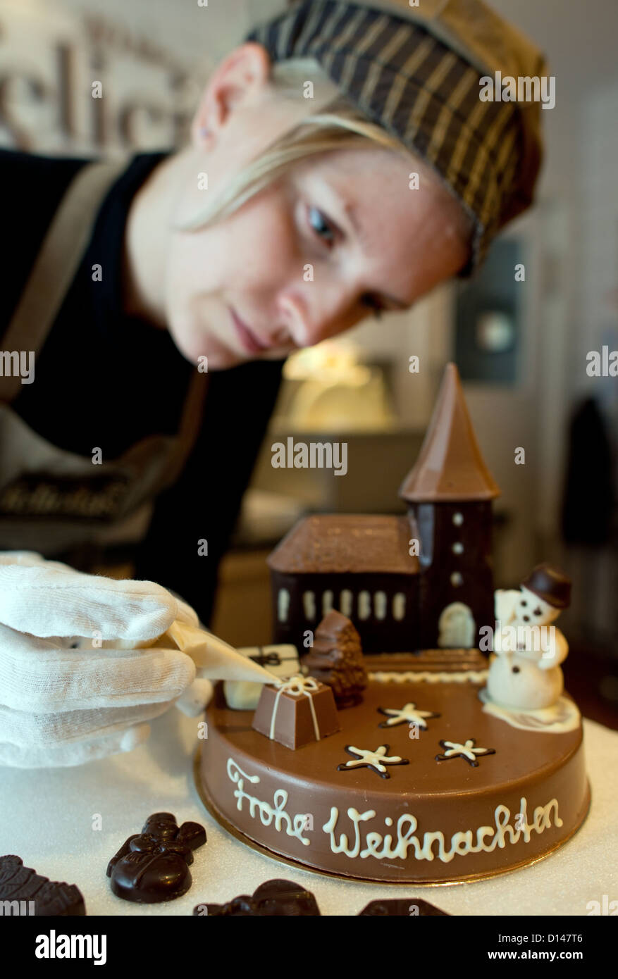Employee Annett Thiel of Confiserie Felicitas GmbH decorates a ...