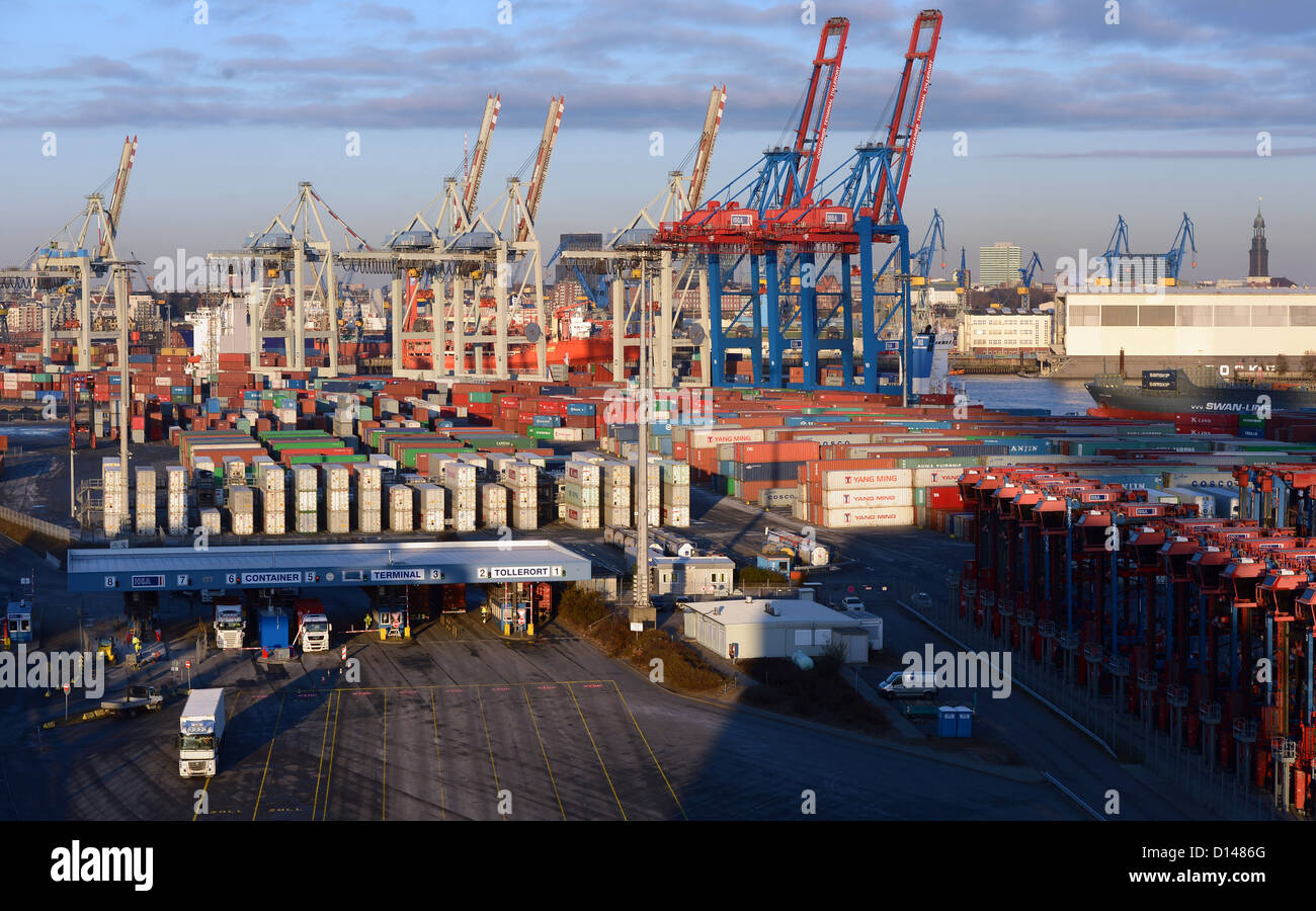 A view of the busy HHLA container terminals Tollerort (CTT) in Hamburg ...