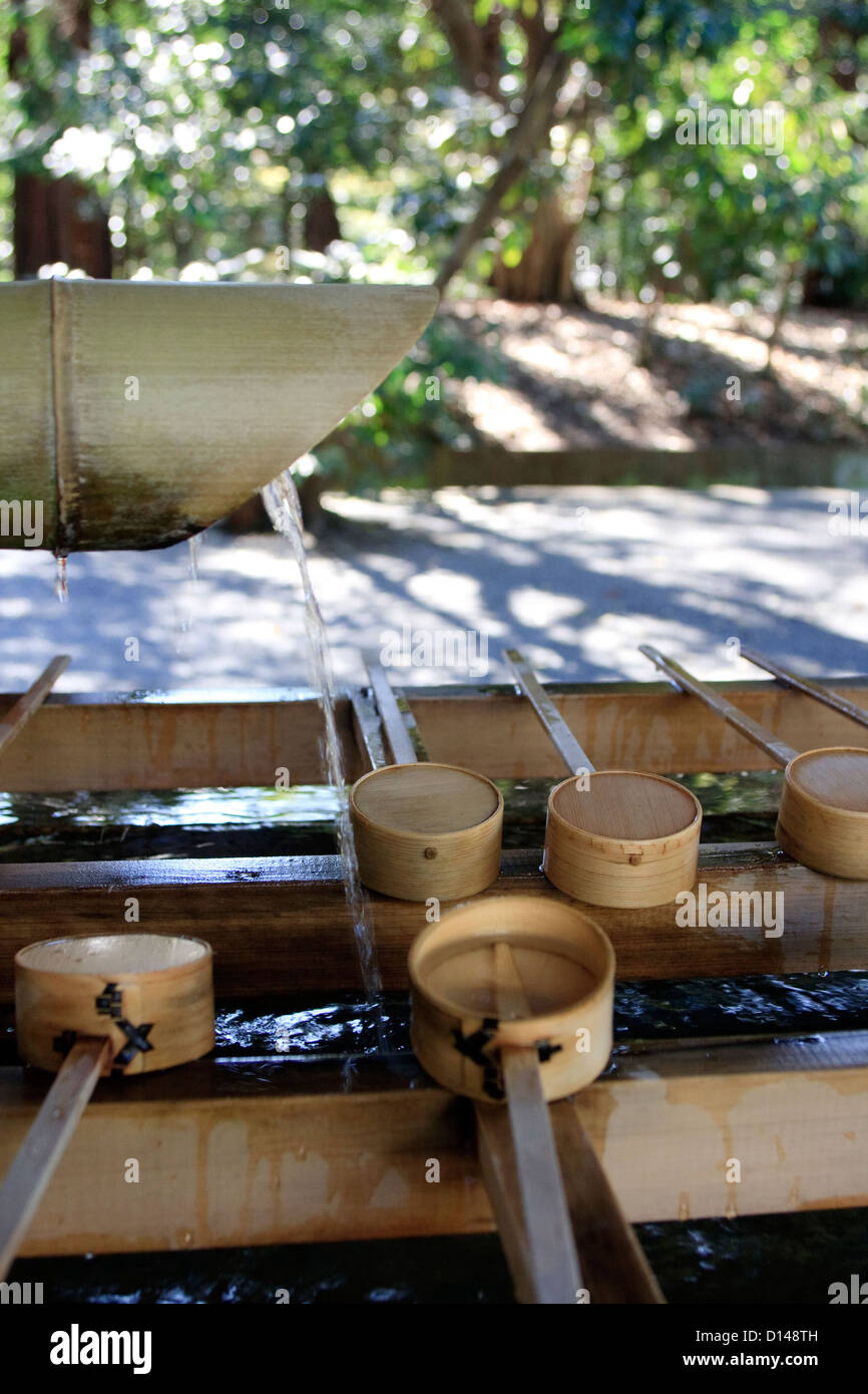 Japan water drinking cups hi-res stock photography and images - Alamy