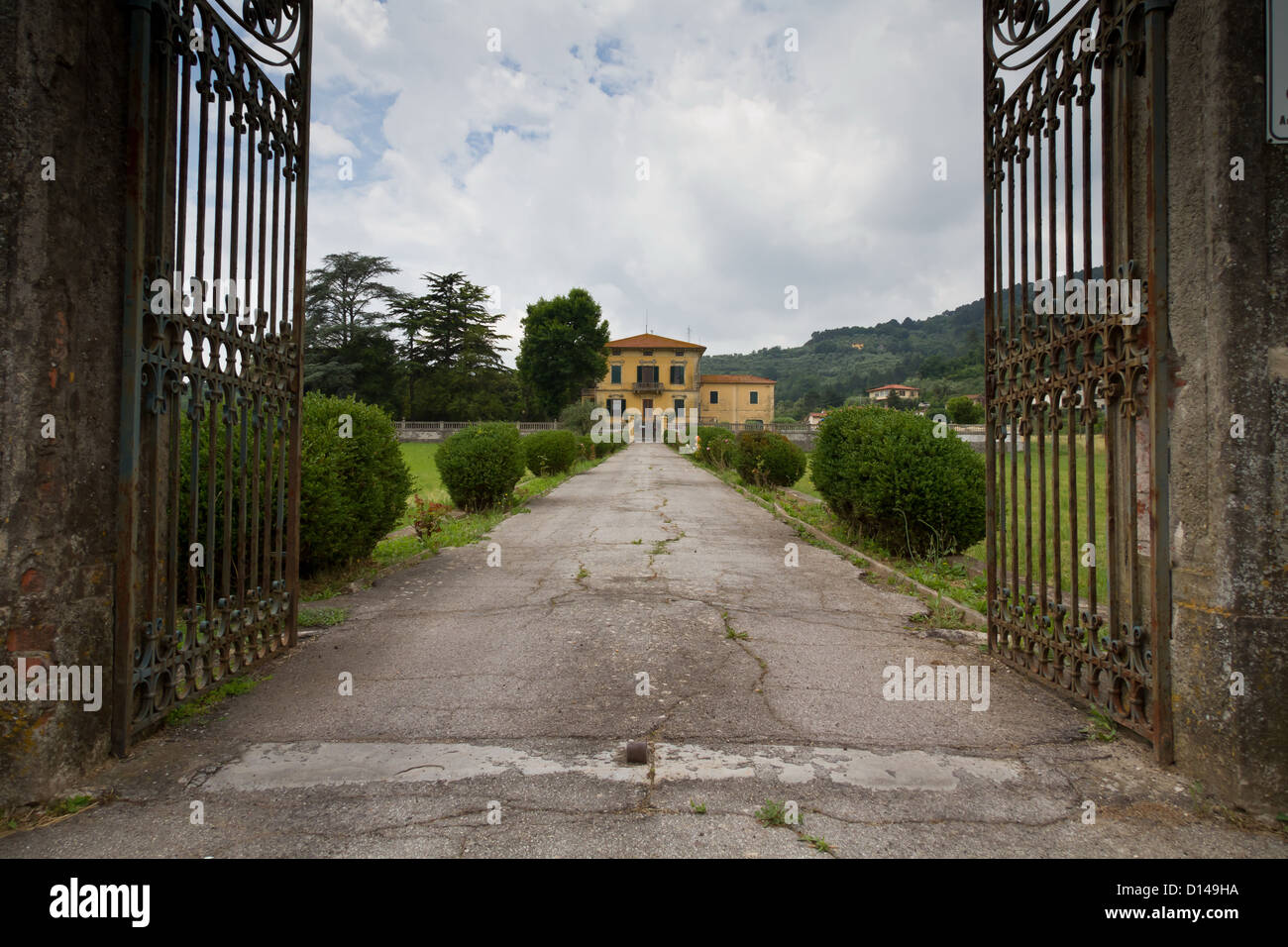 Old Villa in Tuscany, Italy Stock Photo - Alamy