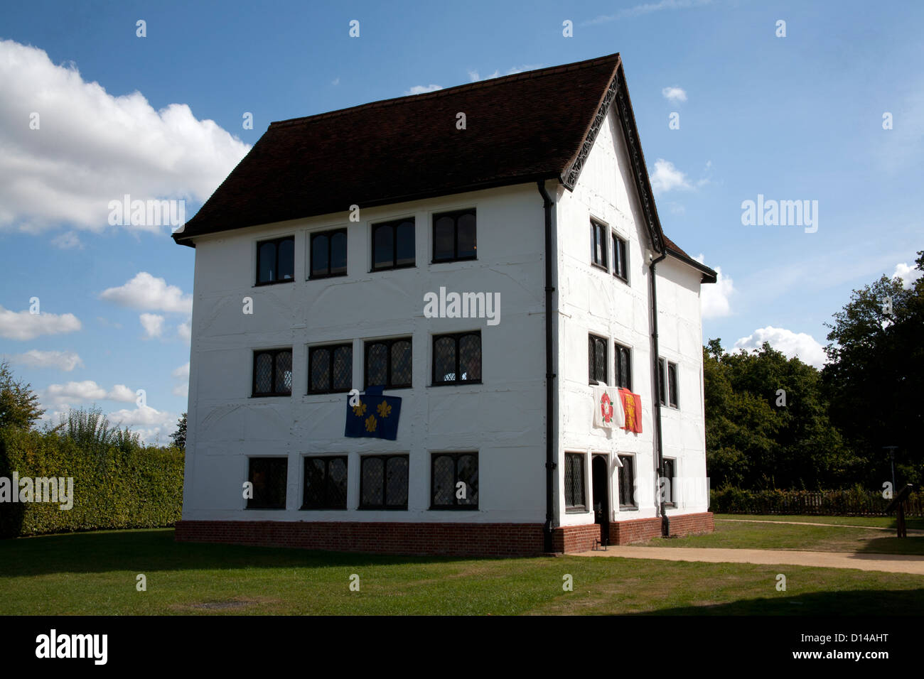 Queen elizabeth’s hunting lodge hi-res stock photography and images - Alamy