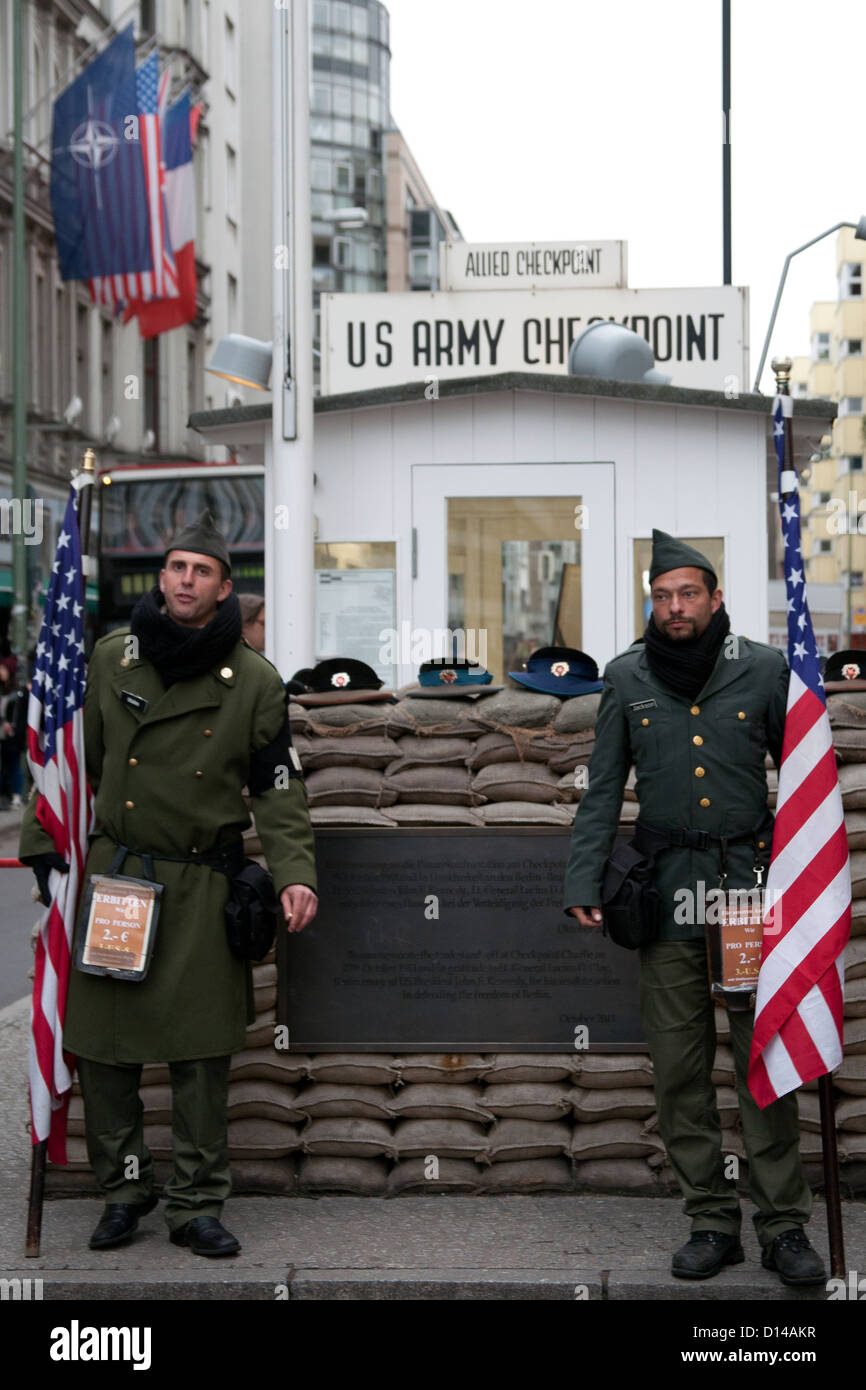 Us army checkpoint hi-res stock photography and images - Alamy