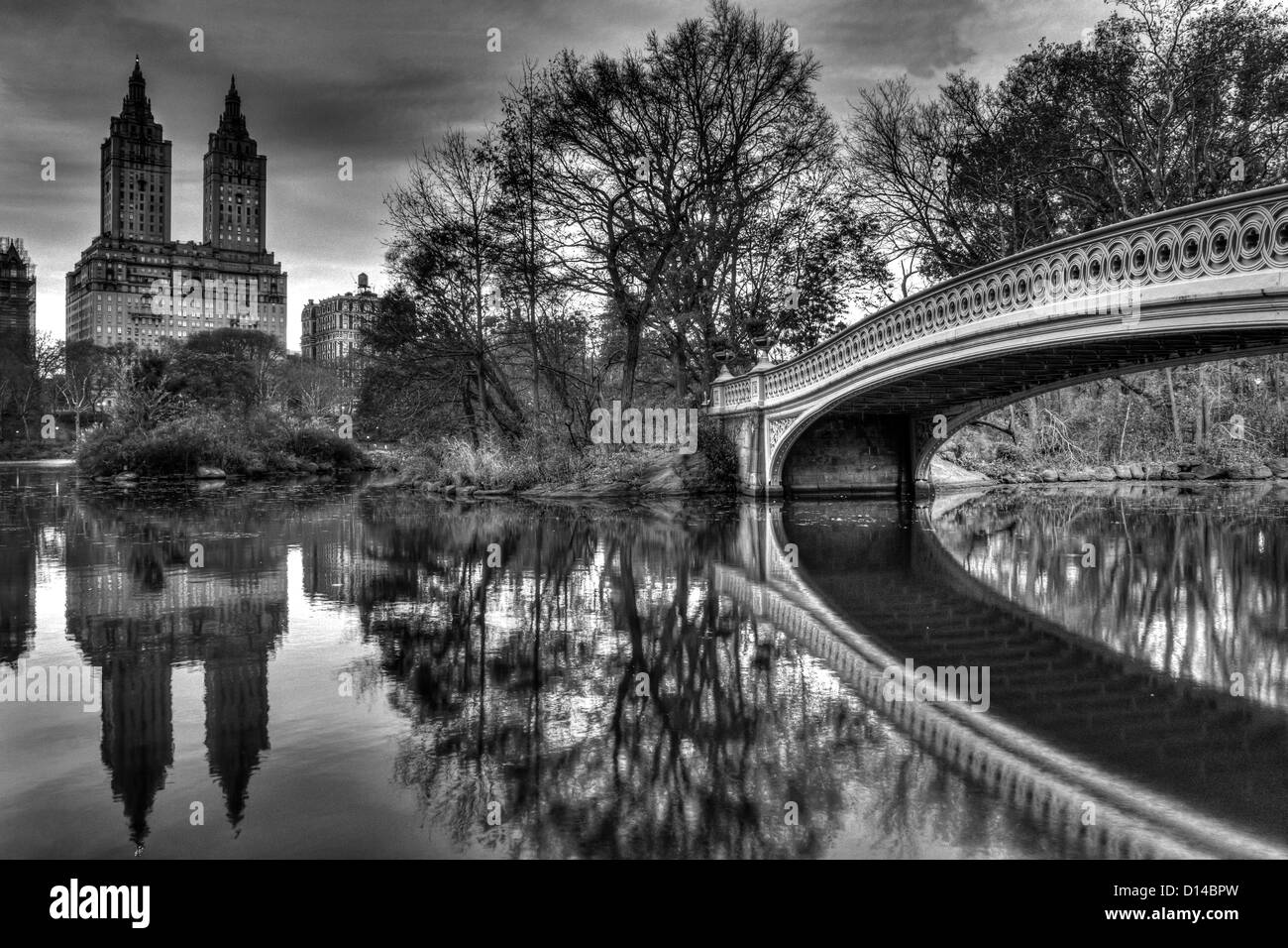 Bow bridge, Central Park, New York City Stock Photo - Alamy