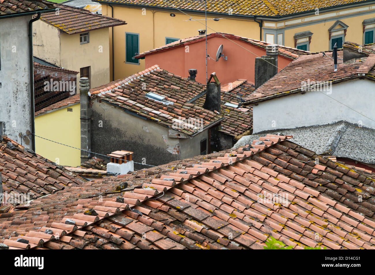 Typical tiled Roof in Tuscany, Italy Stock Photo - Alamy