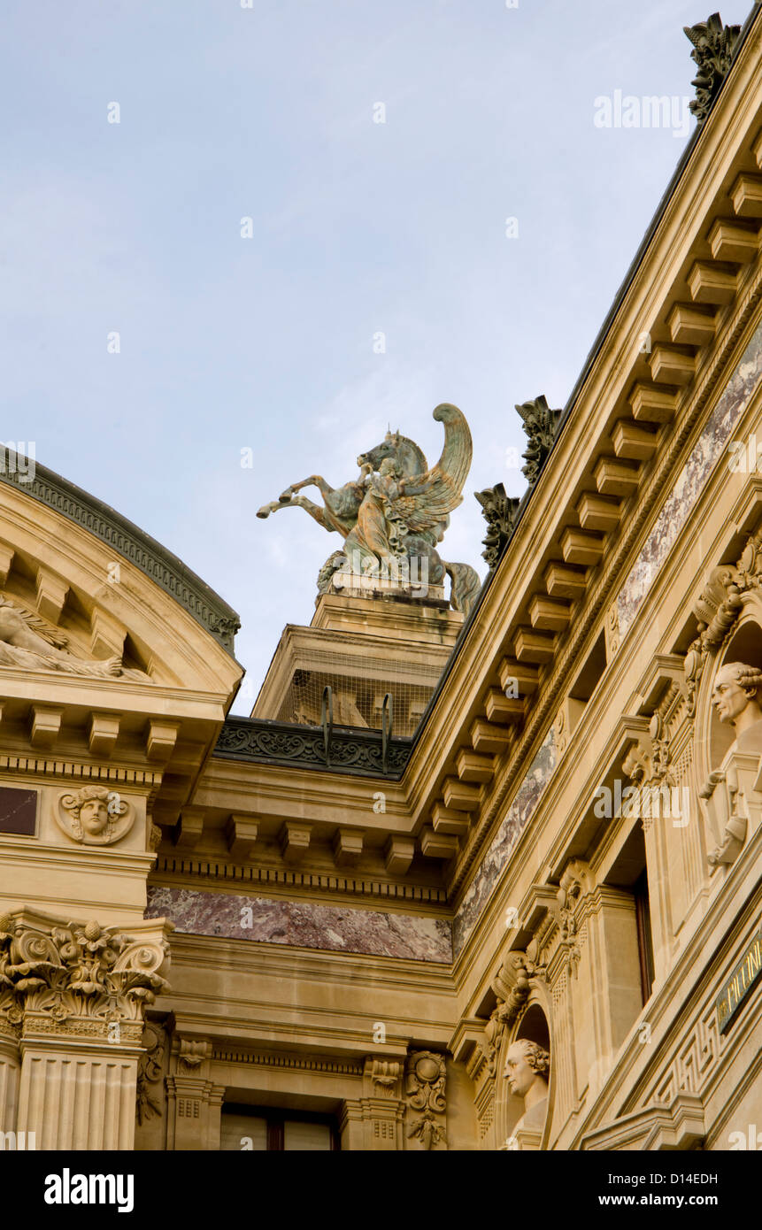 Opera paris horse High Resolution Stock Photography and Images - Alamy