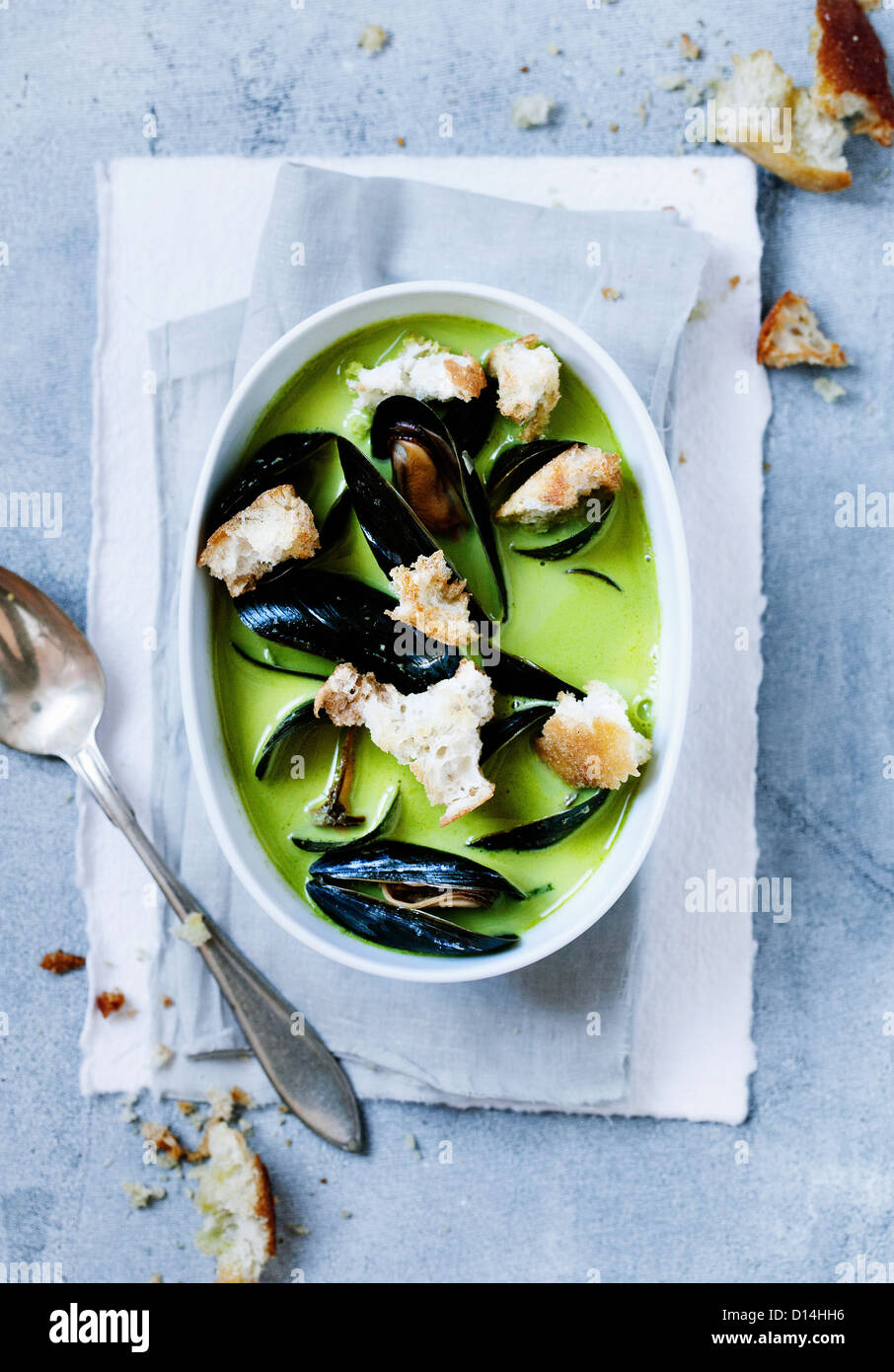 Bowl of pea and mussels soup Stock Photo - Alamy