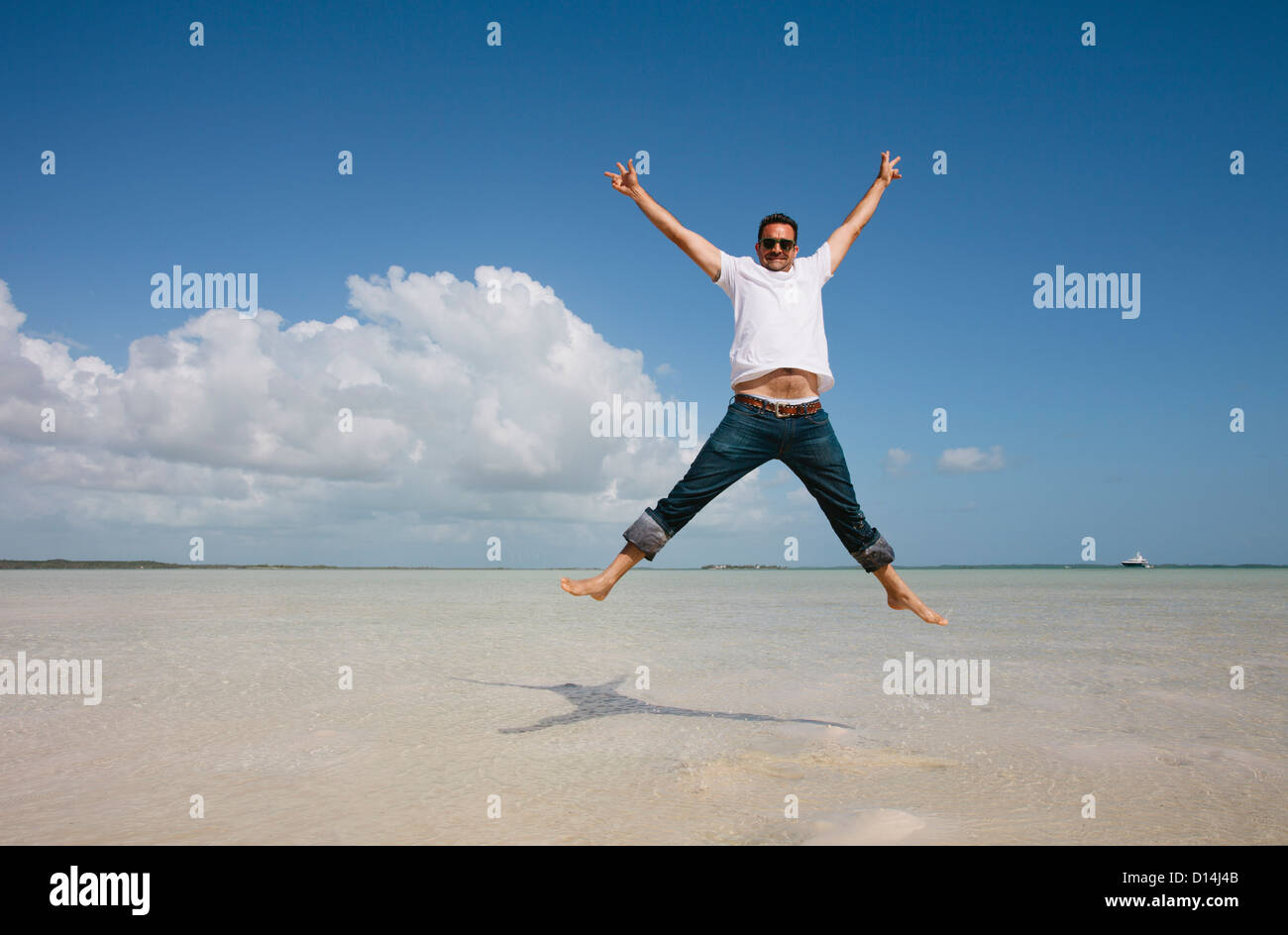 Man jumping in the water hi-res stock photography and images - Alamy