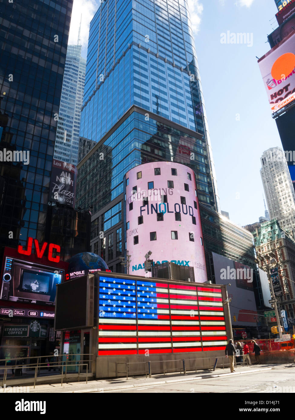 Armed forces times square recruiting station hi-res stock photography ...