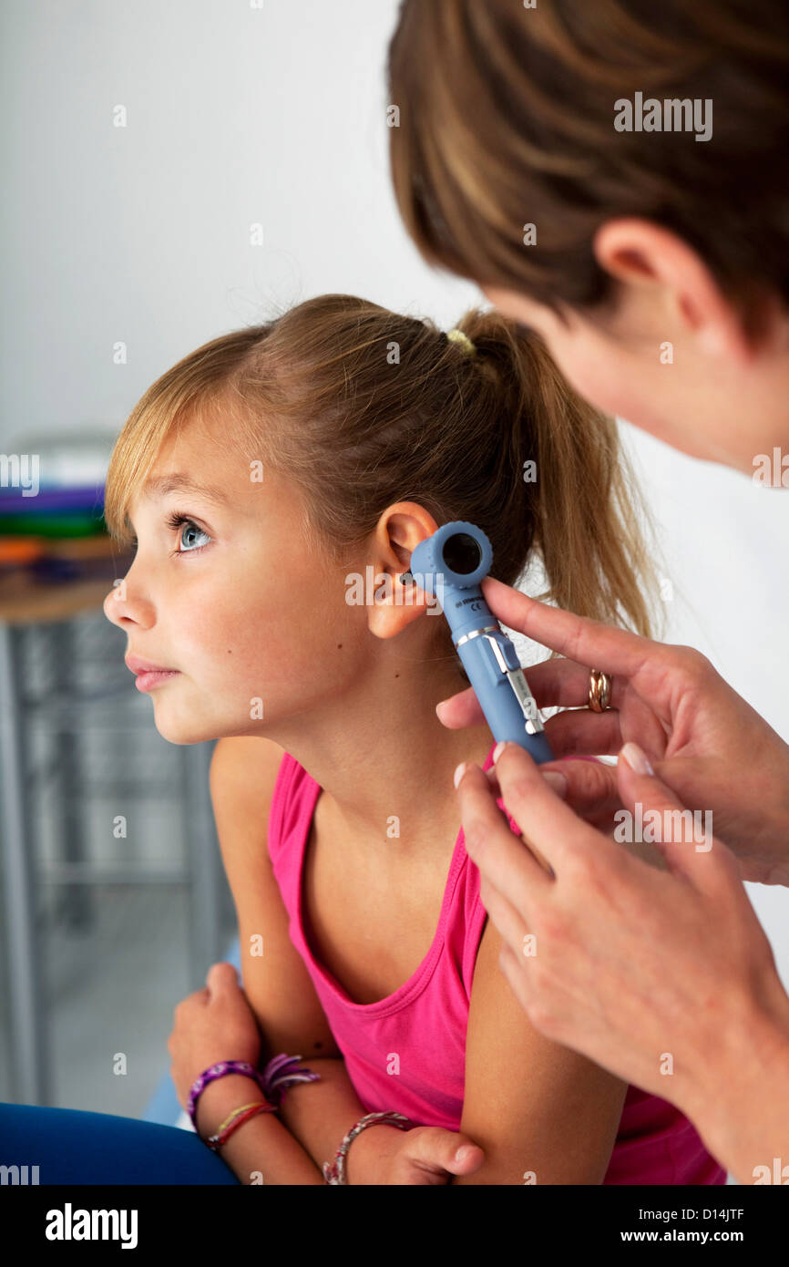 Ent examining child nose hi-res stock photography and images - Alamy