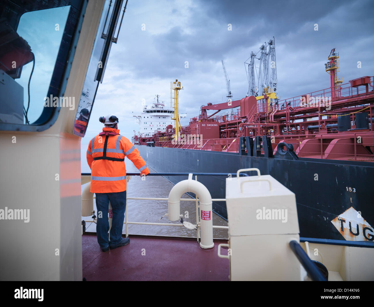 Shipyard tugboat hi-res stock photography and images - Alamy