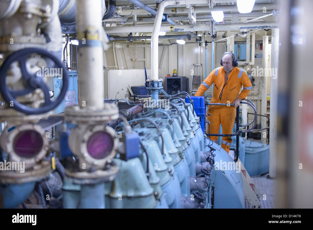 Sailing on engine hi-res stock photography and images - Alamy