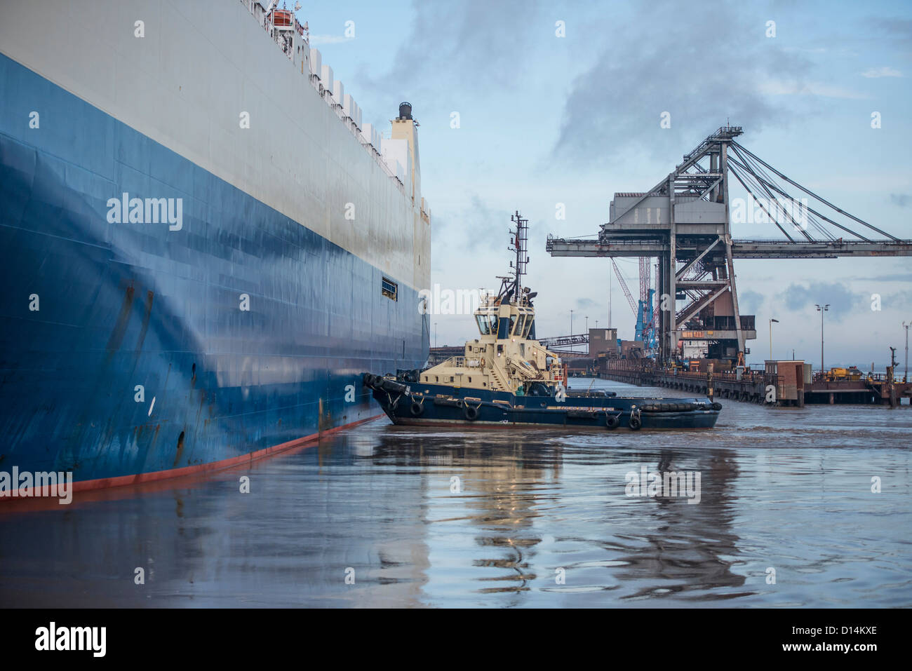 Commercial tugboat hi-res stock photography and images - Alamy