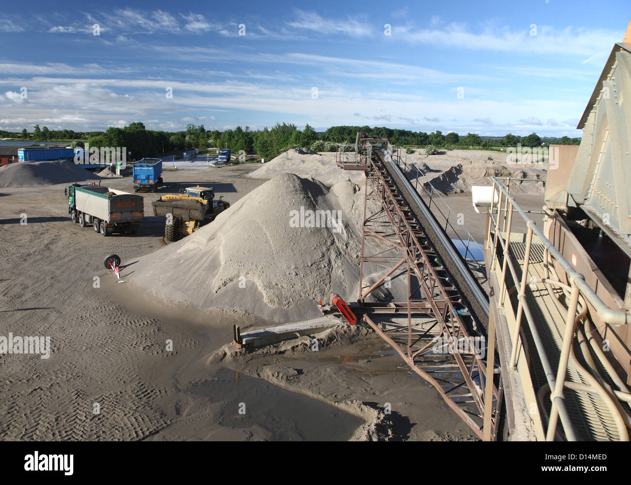 Stock pile aggregate gravel sand hi-res stock photography and images ...