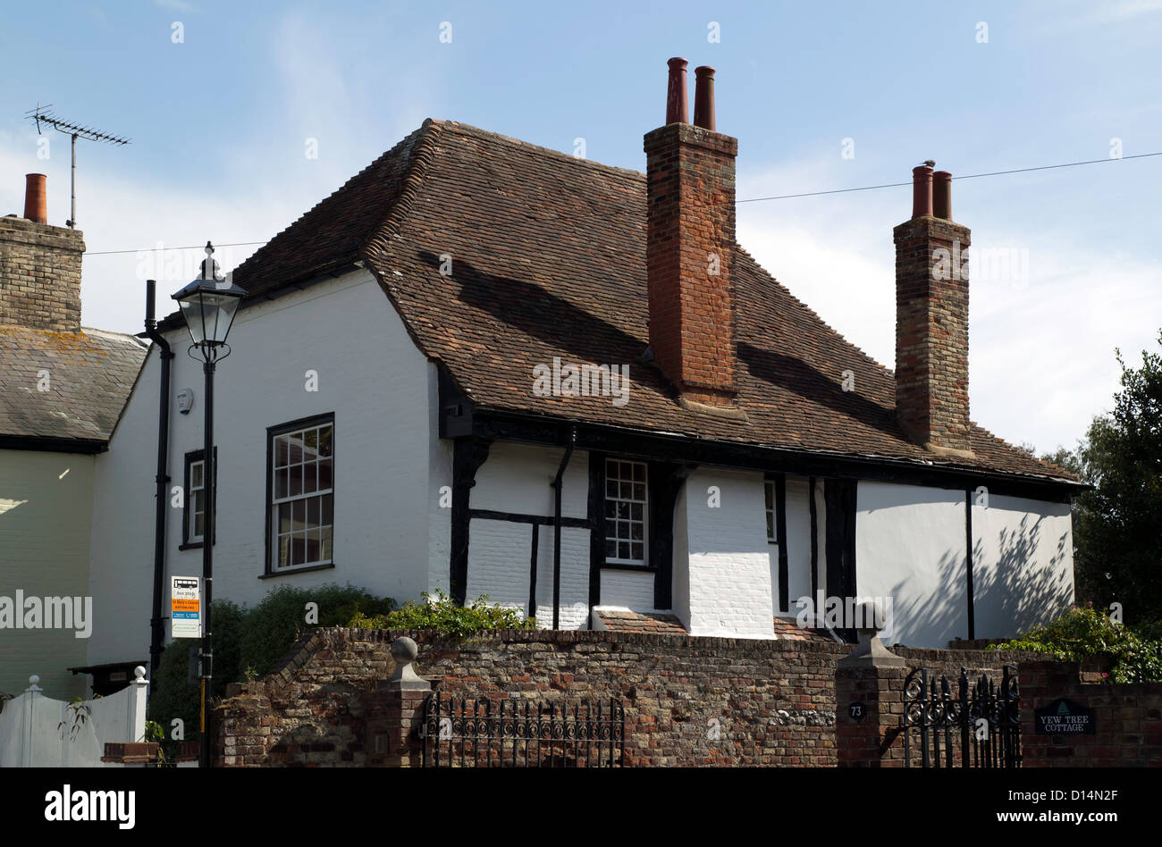 Period Cottage just off Strand Street, Sandwich, Kent Stock Photo - Alamy