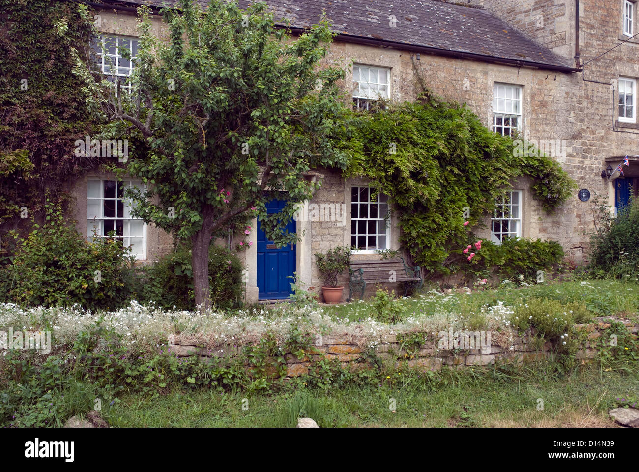 English country cottage hi-res stock photography and images - Alamy