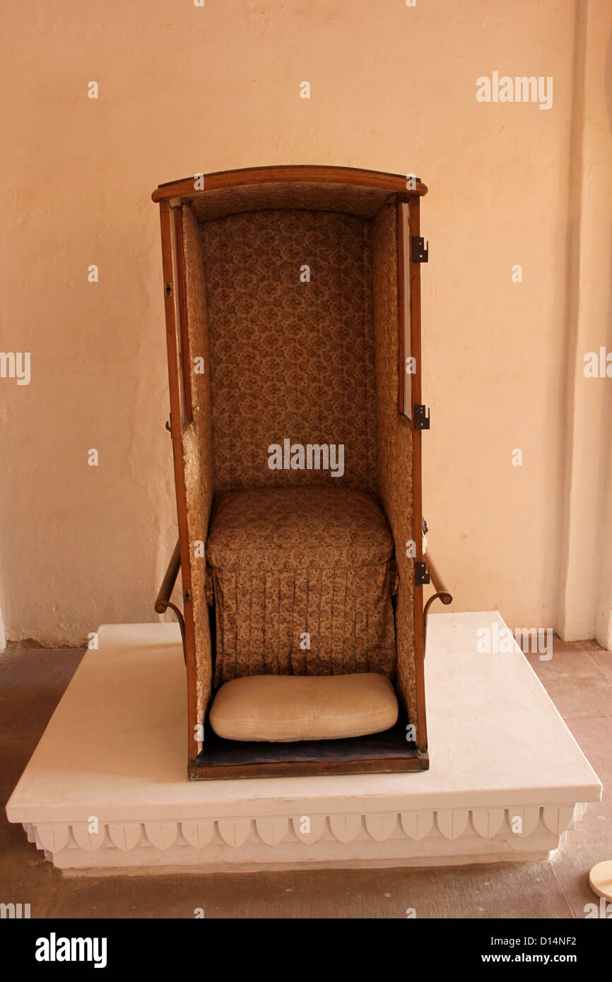 Palanquin india hi-res stock photography and images - Alamy
