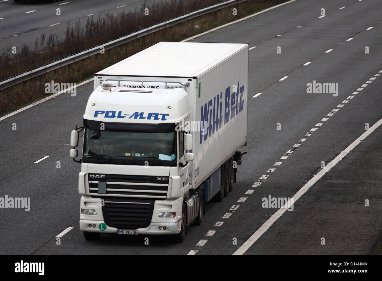 Hgv white lorries hi-res stock photography and images - Alamy