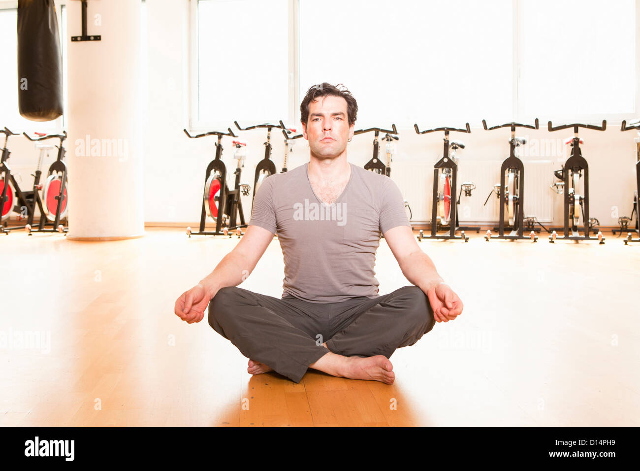 Man 60 and gym hi-res stock photography and images - Alamy