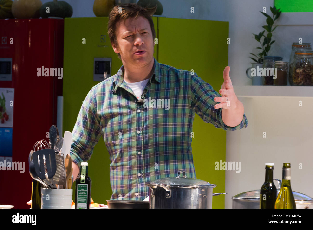 Oliver cook hi-res stock photography and images - Alamy