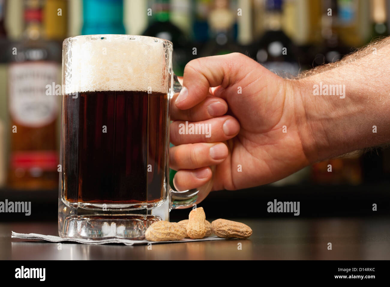 Beer mug hand hi-res stock photography and images - Alamy