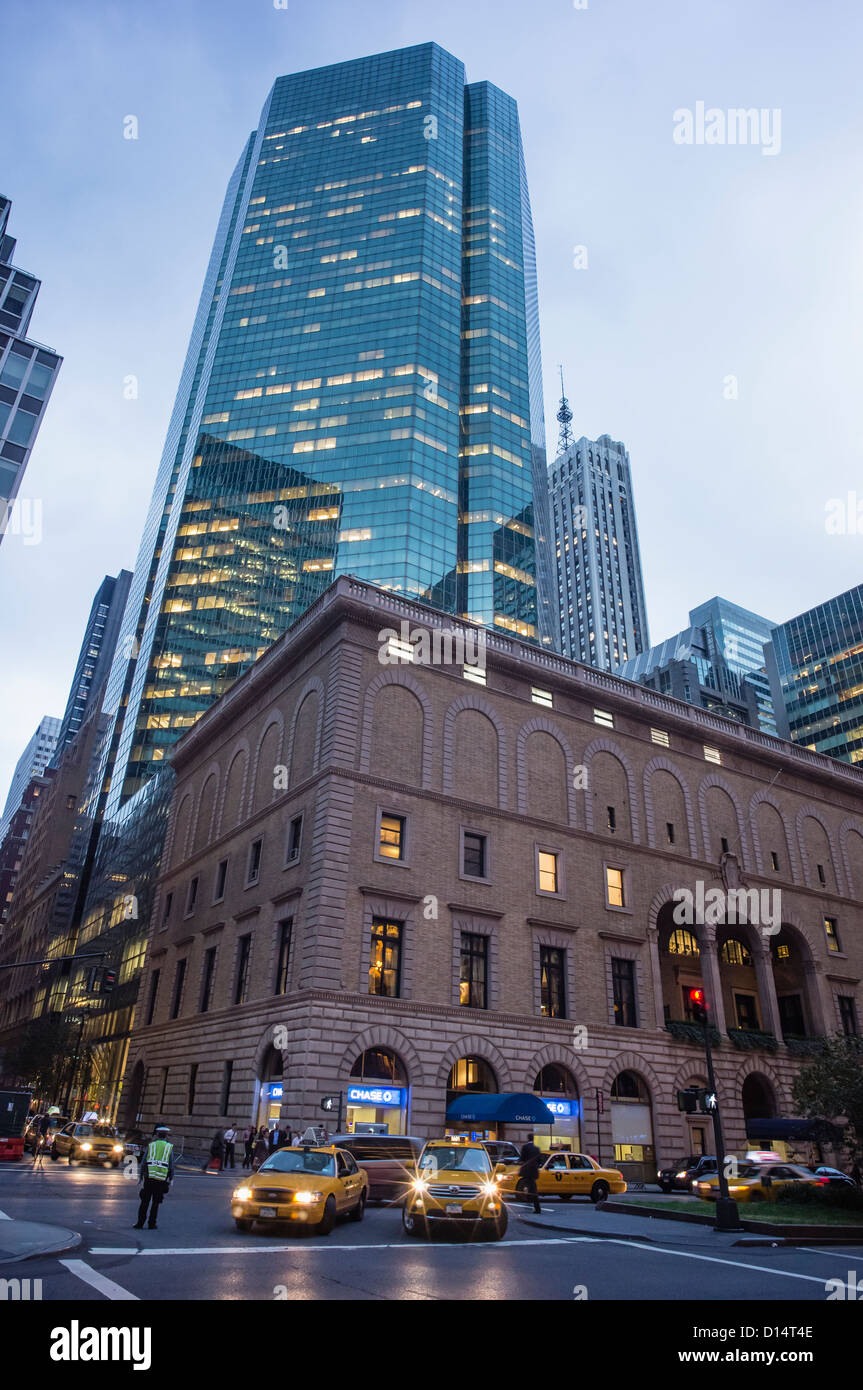 Park avenue new york city manhattan hi-res stock photography and images ...