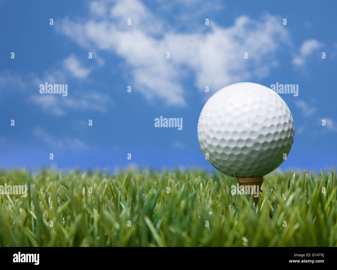 Golf ball balanced on tee hi-res stock photography and images - Alamy