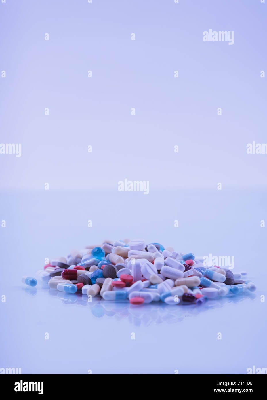 Pill popper hi-res stock photography and images - Alamy