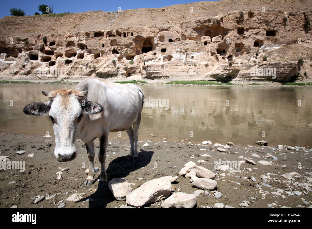 Cave dwelling in hi-res stock photography and images - Alamy