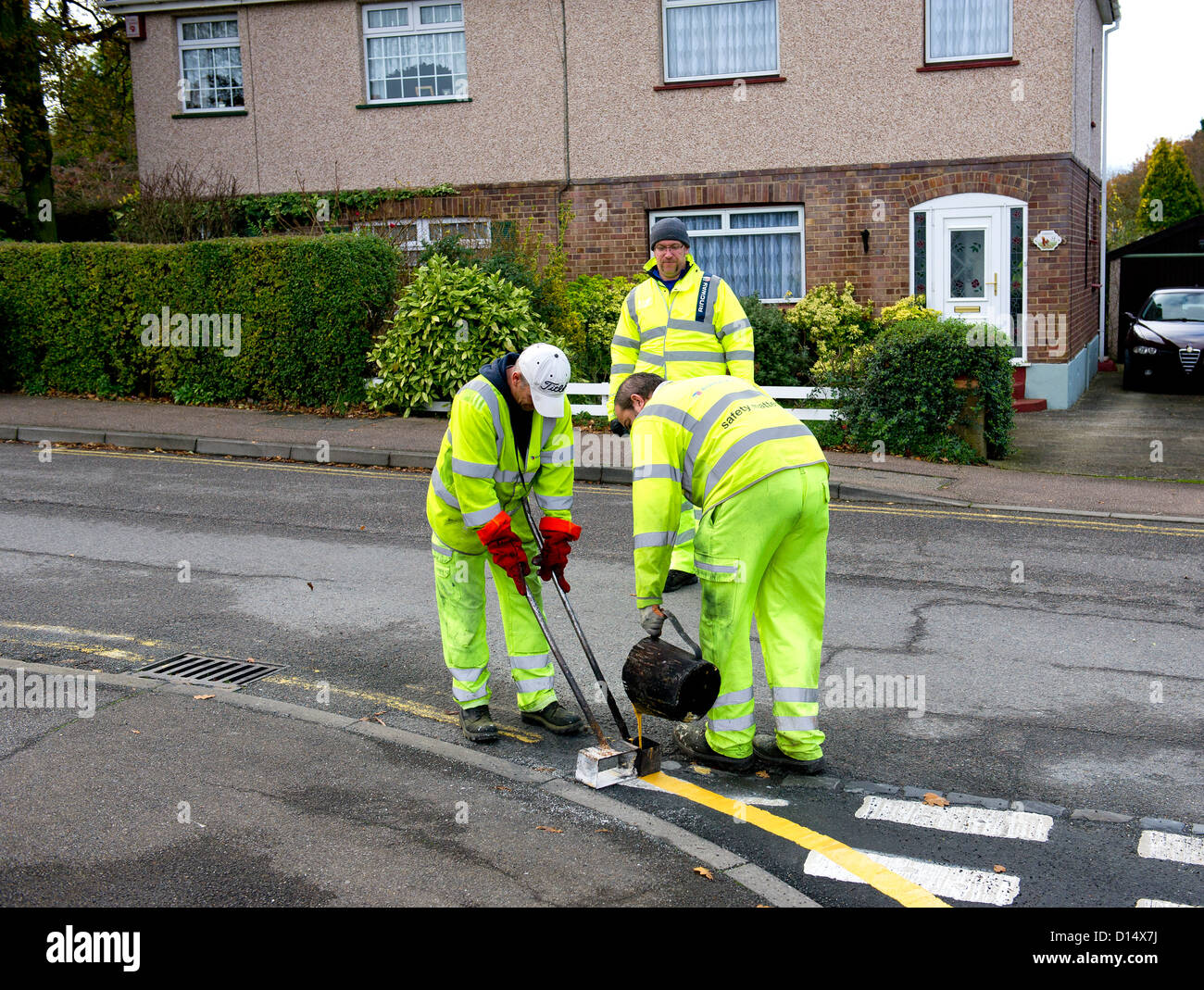 Roadworkers hi-res stock photography and images - Alamy