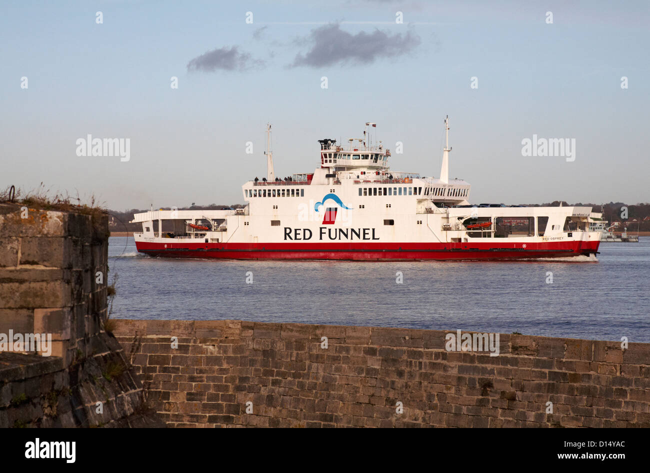 Red funnel boats hi-res stock photography and images - Alamy