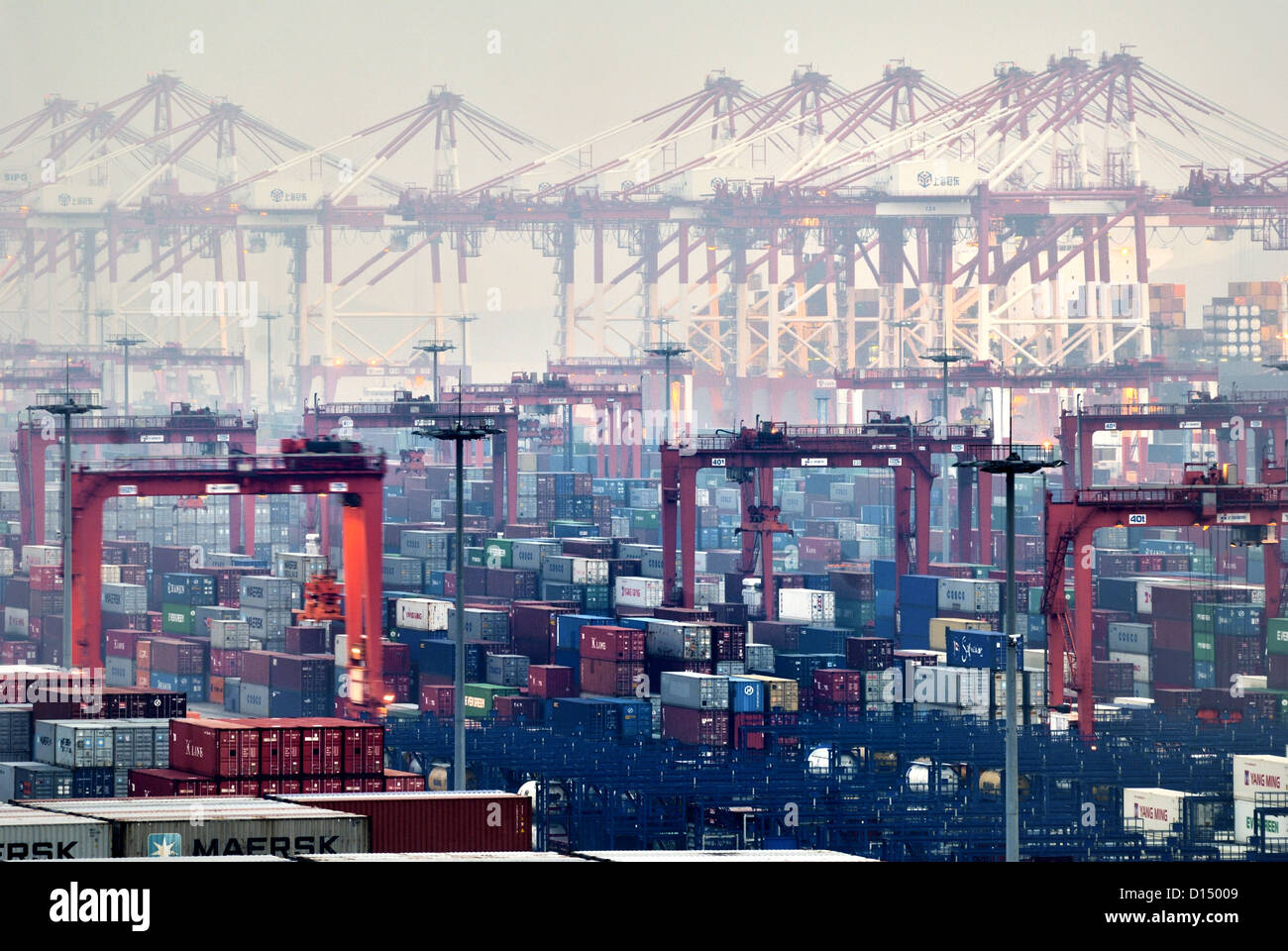 Deep shanghai dock hi-res stock photography and images - Alamy