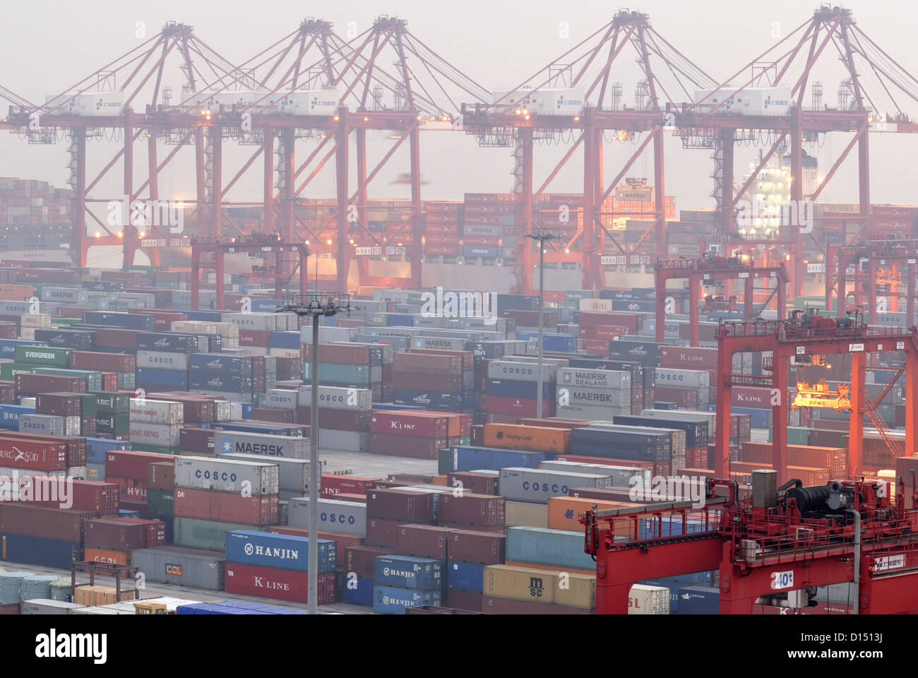 Shanghai harbour Yangshan Deep - Water Port Stock Photo - Alamy