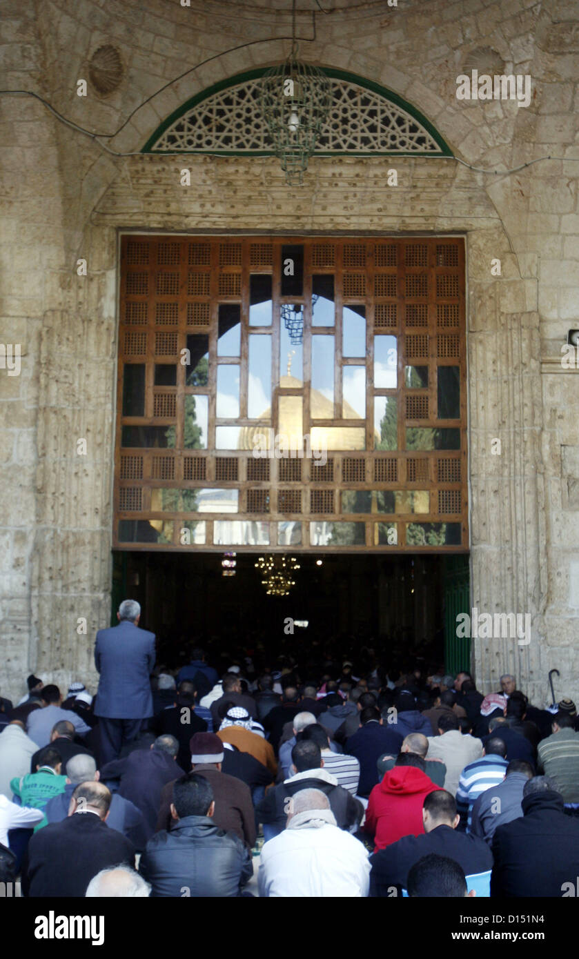 Muslim worshippers pray outside hi-res stock photography and images - Alamy