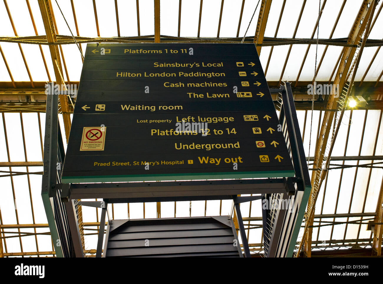 Paddington platforms hi-res stock photography and images - Alamy