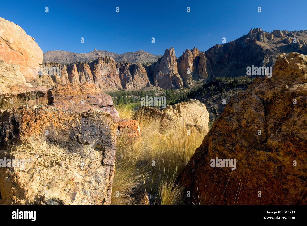 OR00481-00.....OREGON - Rocky spires and walls of welded tuff in the ...