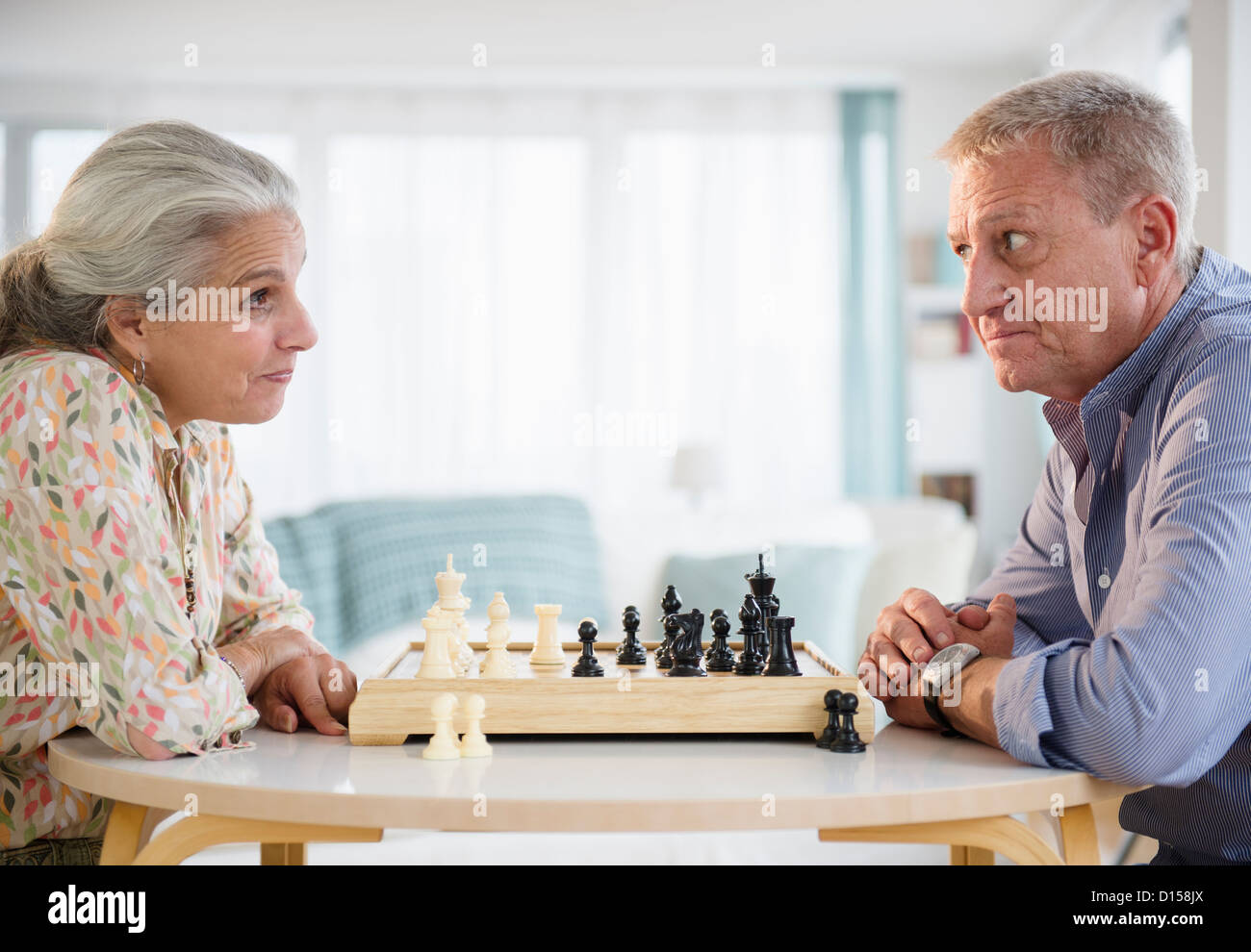 Elderly people playing chess hi-res stock photography and images - Alamy
