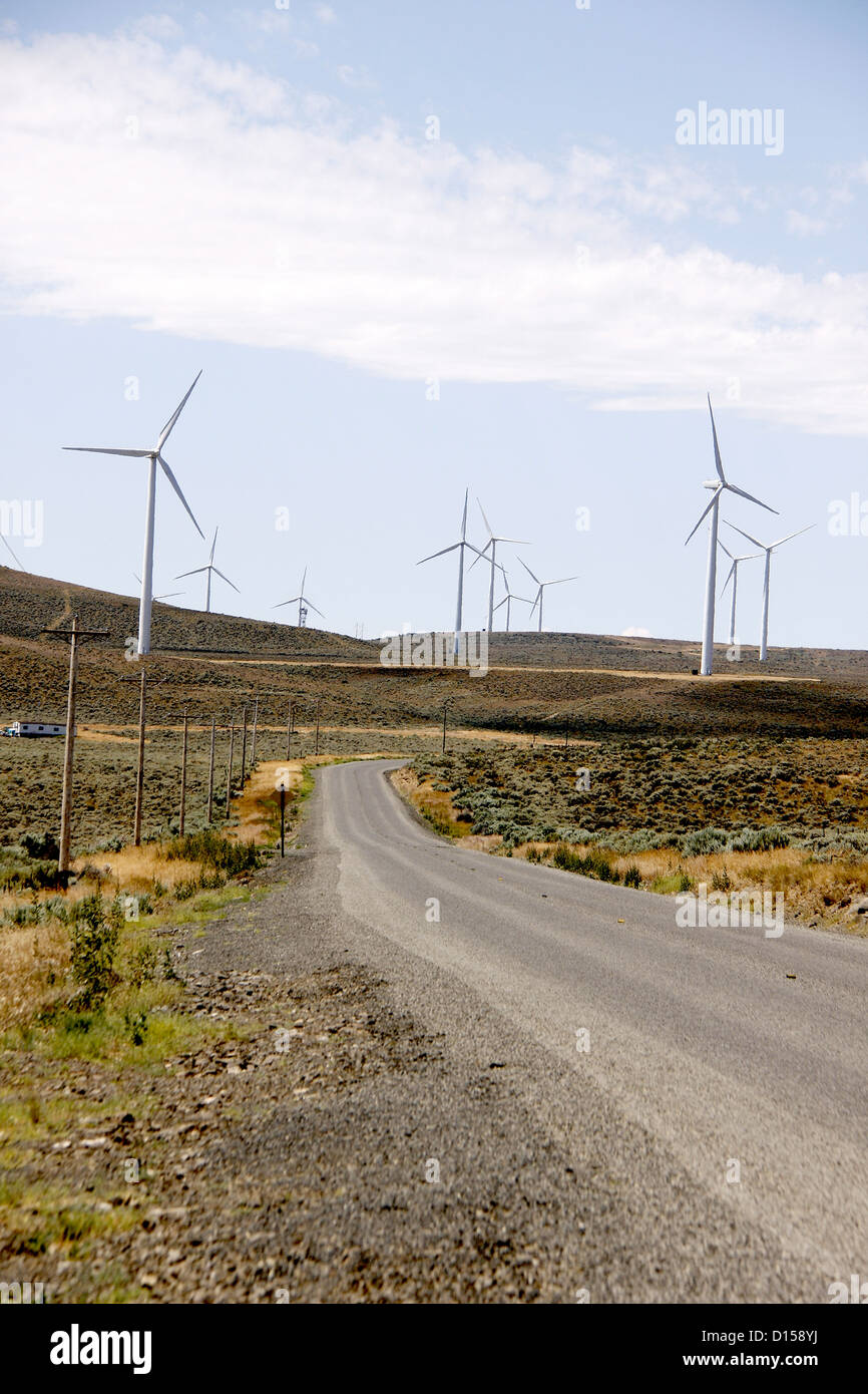 Electric generating windmills on a hill near Ellensburg Washington with ...
