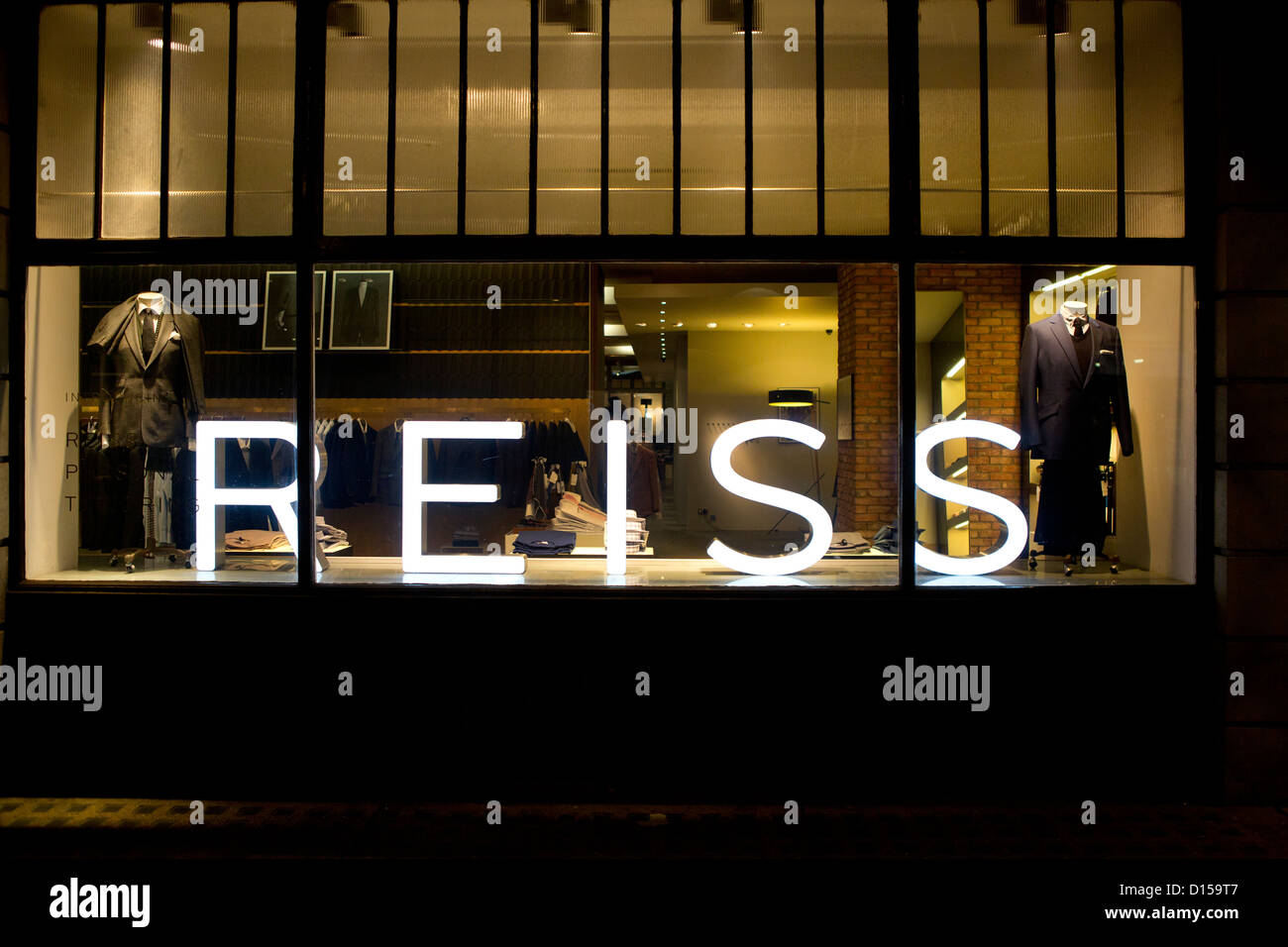 Reiss fashion hi-res stock photography and images - Alamy
